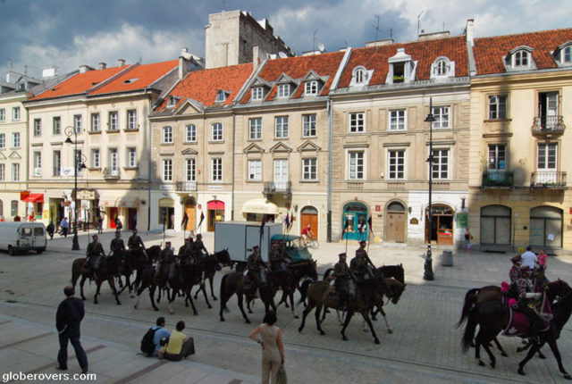 Discover the Best of Warsaw, Poland - GlobeRovers